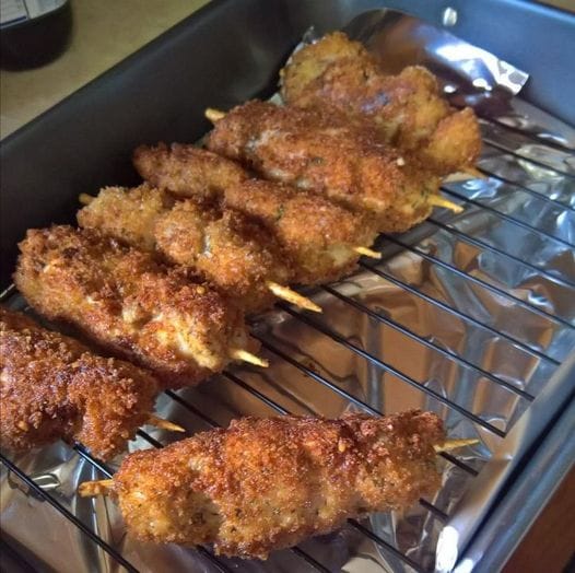 Brochetas de pollo empanizado. – Recipes