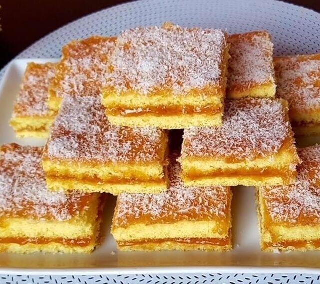 MOALE CA UN BURETE… Prăjitură în 10 minute… un gust care te va cuceri ...